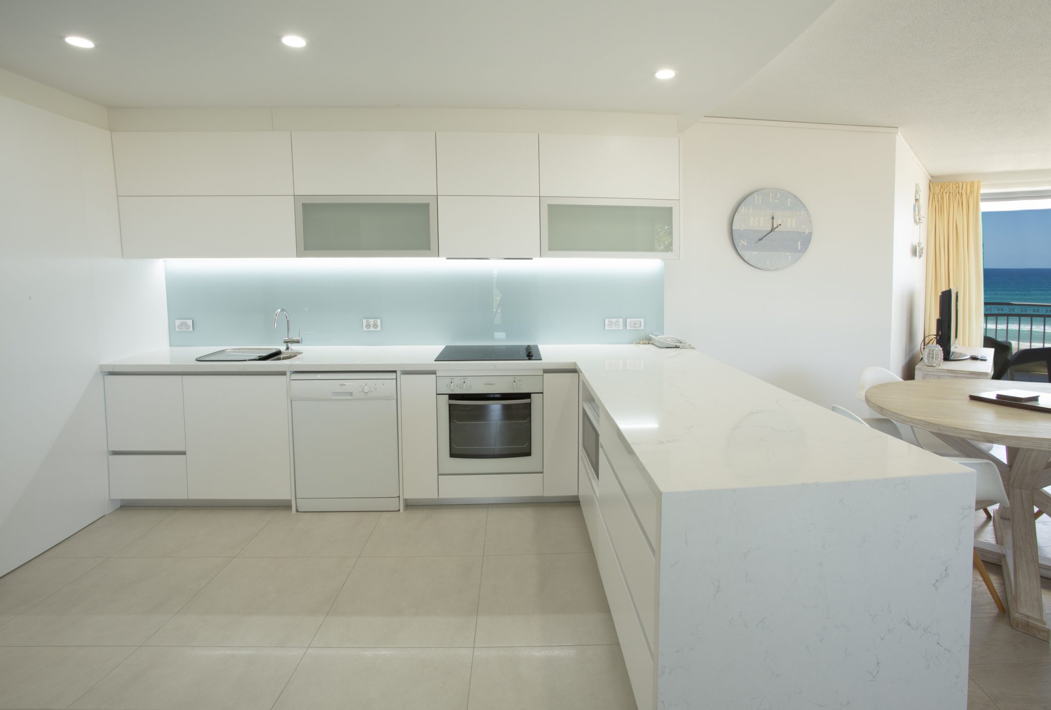 Oceanside Resort | Absolute Beachfront Apartment Accommodation ...